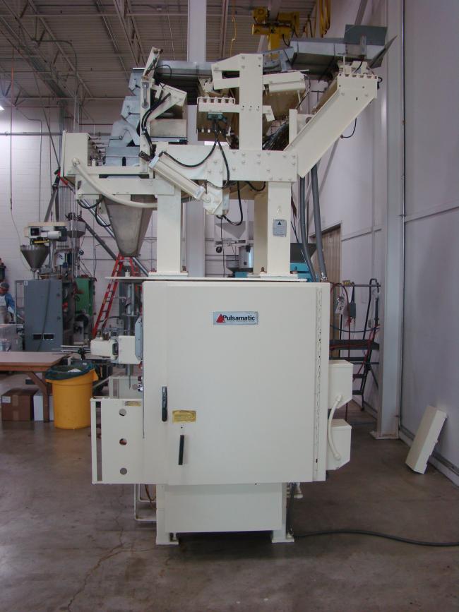 Used Triangle VFFS Packaging Machinery Combo S6C-21 / AG-12