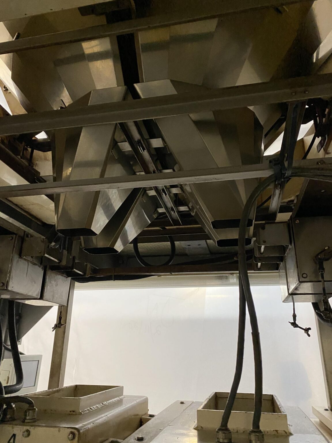 Equip-6261 2003 Ishida CCW-M-224B-14/15-PB 24 Head with Booster Hopper ...