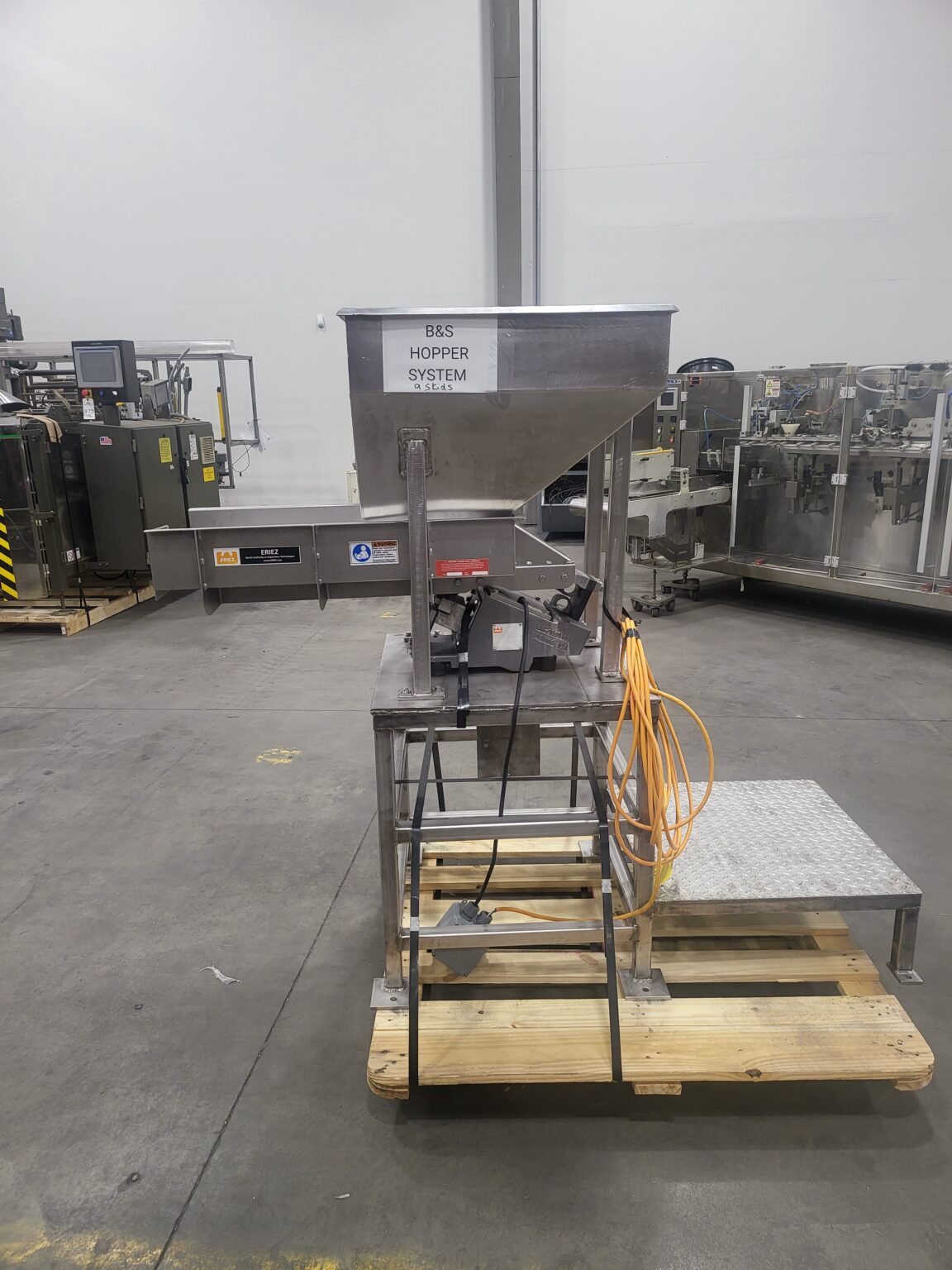 High Performance Packaging Hopper with Eriez HD-66 Vibratory Feeder
