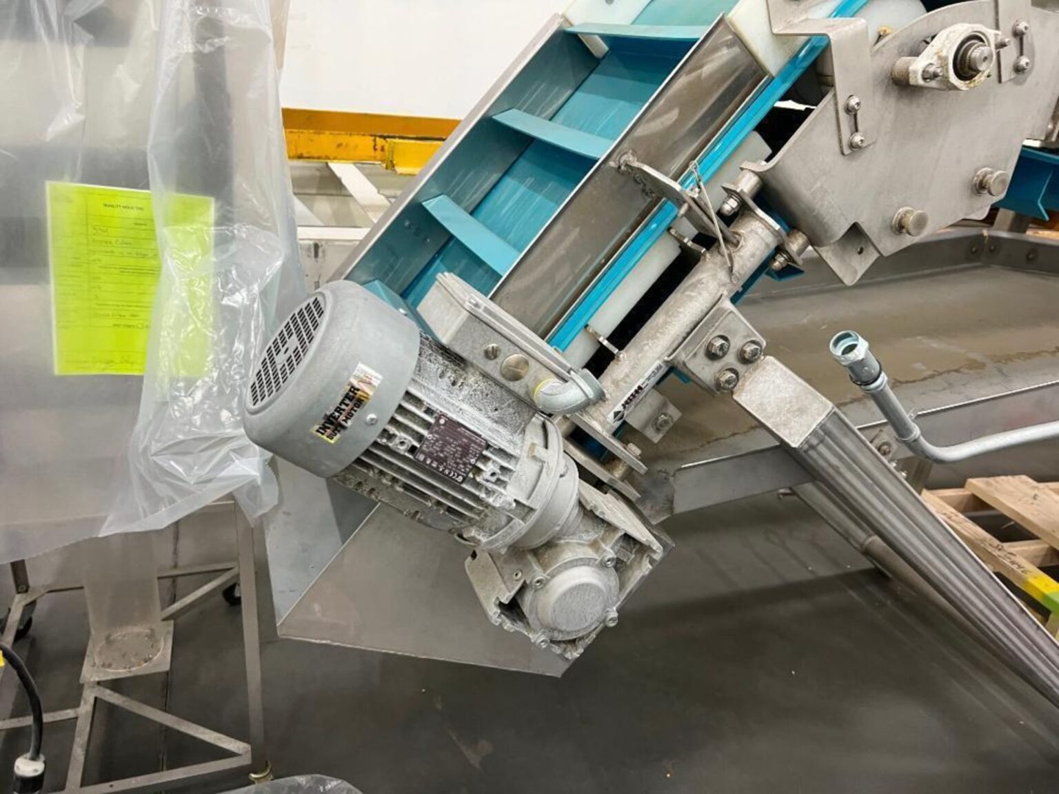 Incline Bulk Feed Conveyor - High Performance Packaging