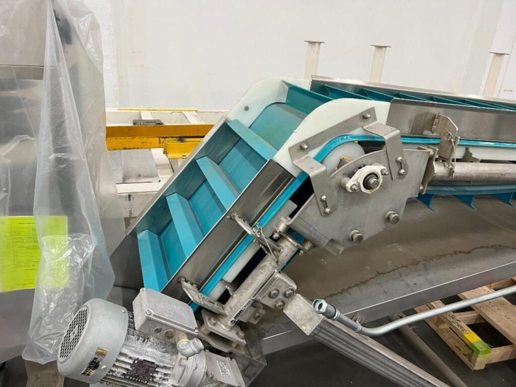 Incline Bulk Feed Conveyor - High Performance Packaging