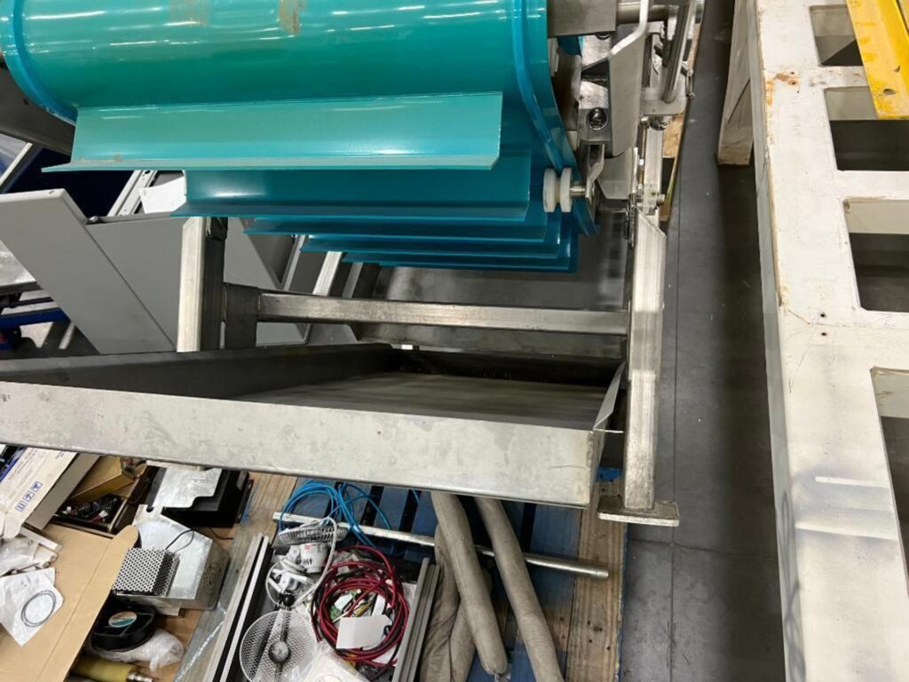 Incline Bulk Feed Conveyor - High Performance Packaging